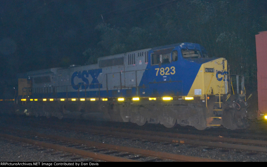 CSX CW40-8 7823 trails an ES40DC on Q438-03